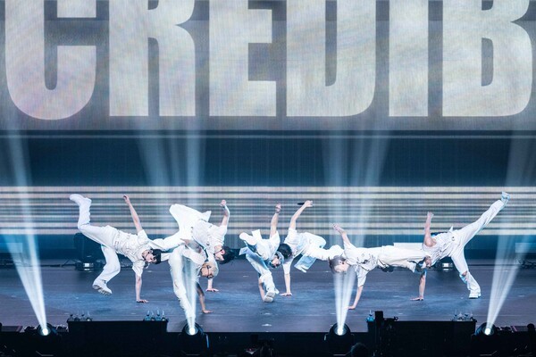 JYP 보이그룹 NEXZ, 도쿄 부도칸 2회 공연…1만 8000명 동원